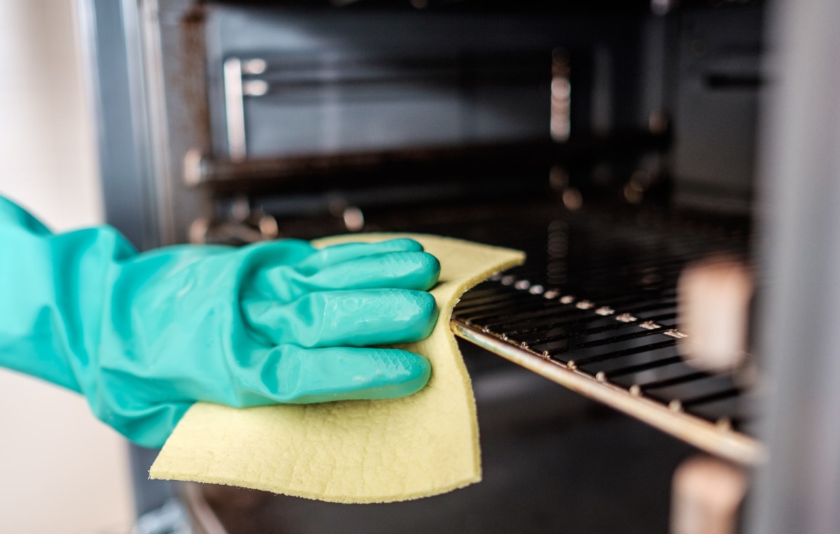 DIY oven cleaning guide - professional cleaning tips for you
